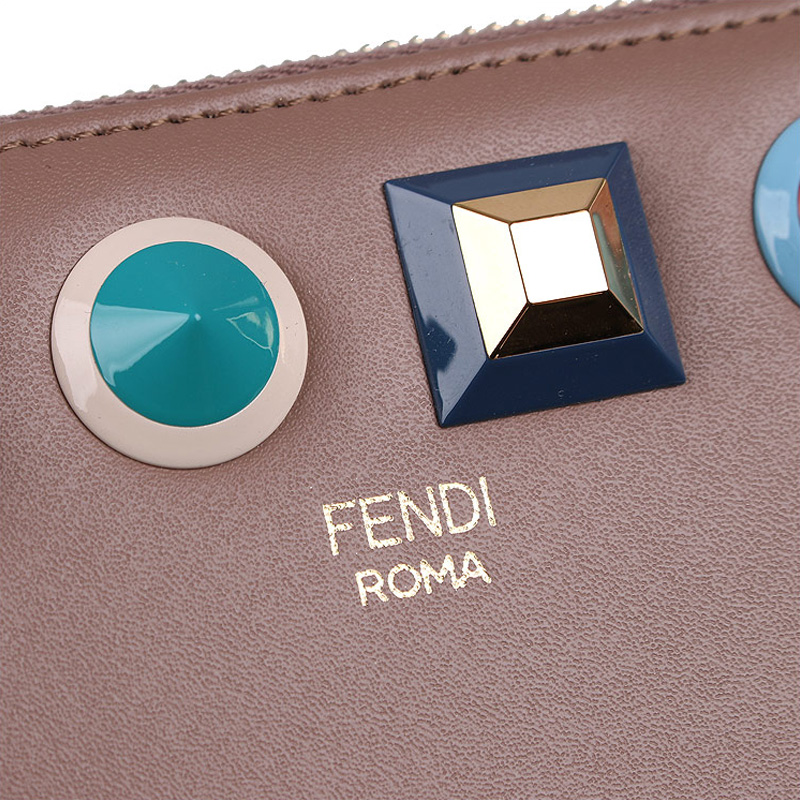 【女款】 QHSS19 Fendi 芬迪 女士粉色铆钉拉链手拿包 8M0299-SR0-F15ZP - 全民海淘 纵有等待,终究值得